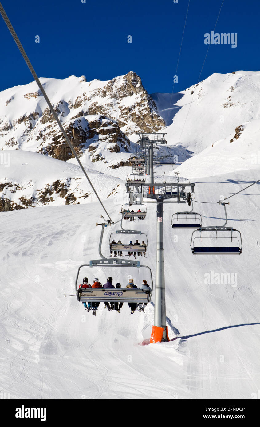 Six seater chair lift hi-res stock photography and images - Alamy