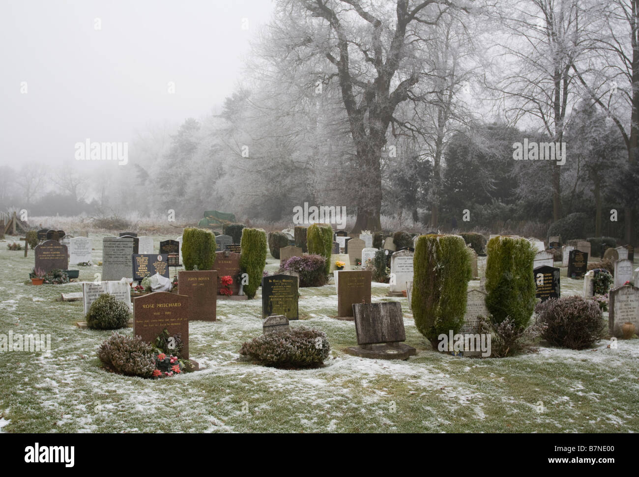 British graveyard hi-res stock photography and images - Alamy