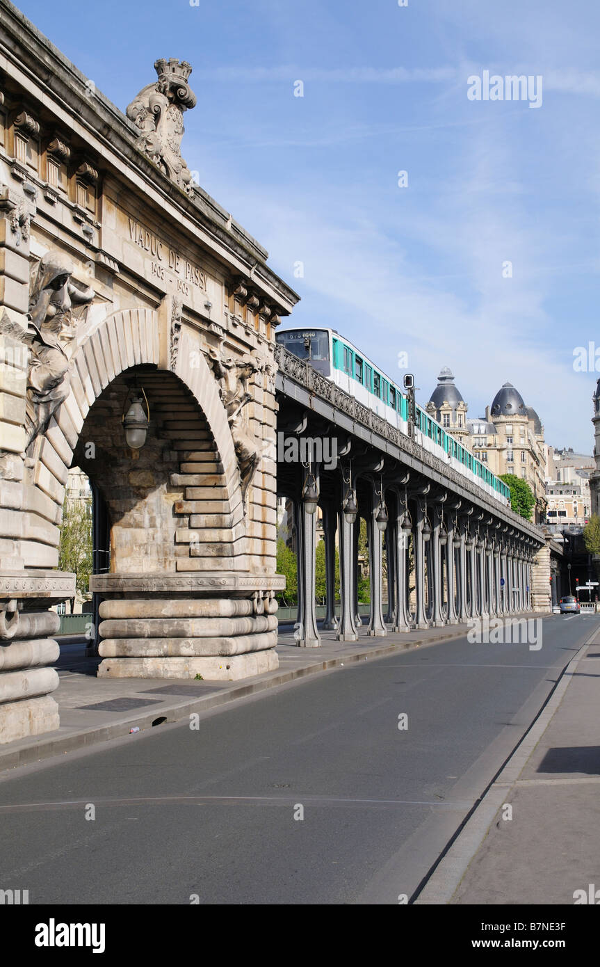 Elevated viaduct metro hi-res stock photography and images - Alamy