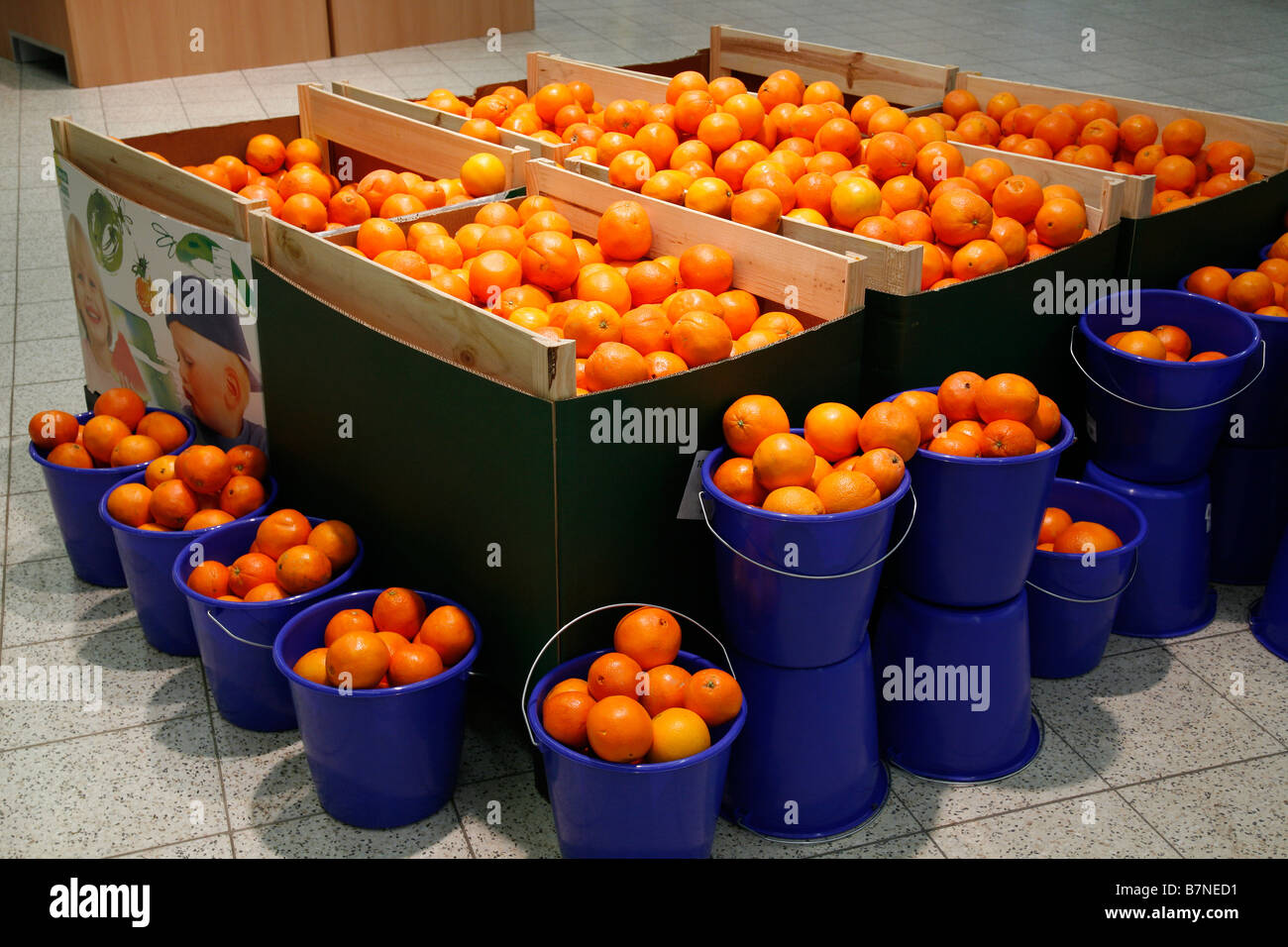 oranges in a supermarket Stock Photo - Alamy