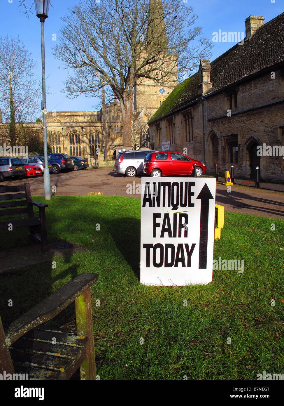 An Antique fair sign in Burford, Cotswolds Stock Photo - Alamy