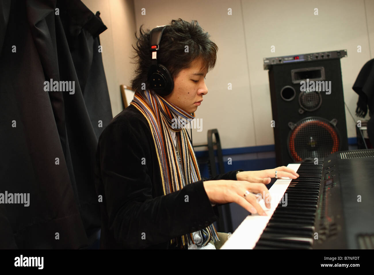 Pianist man hi-res stock photography and images - Alamy