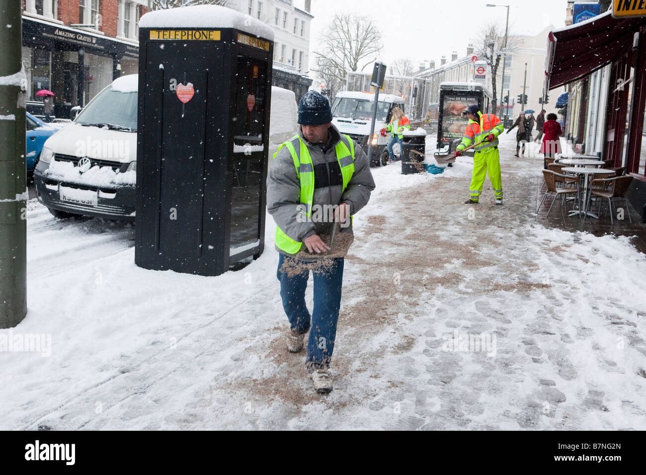 Road spray grit hi-res stock photography and images - Alamy