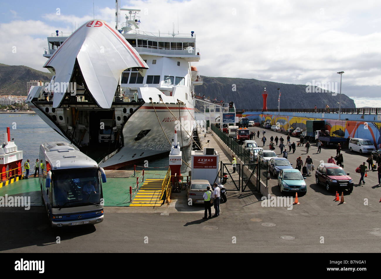 Tourist coach disembarks from roro inter island ferry Los Cristianos ...