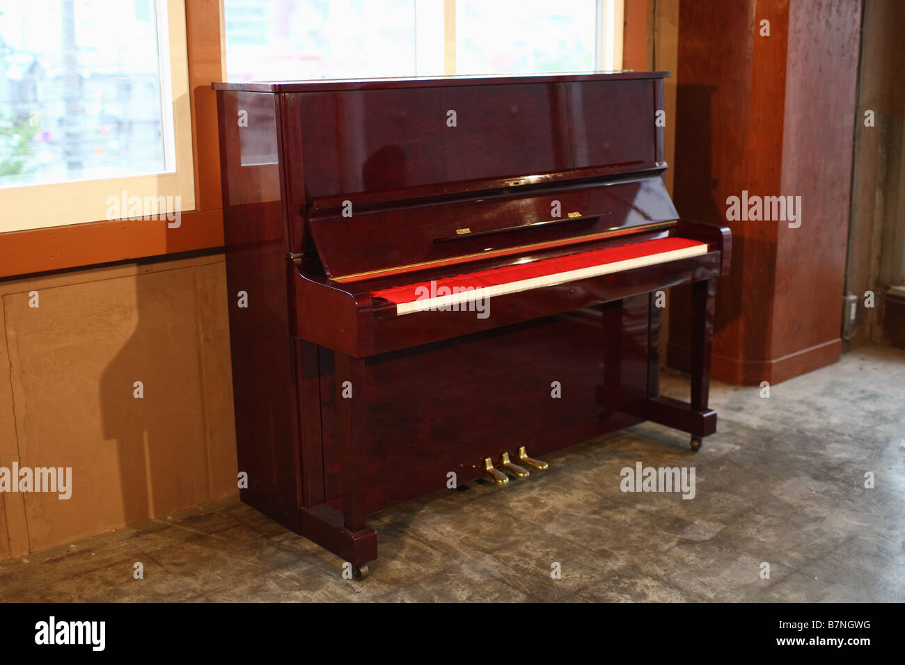 The upright piano hi-res stock photography and images - Alamy