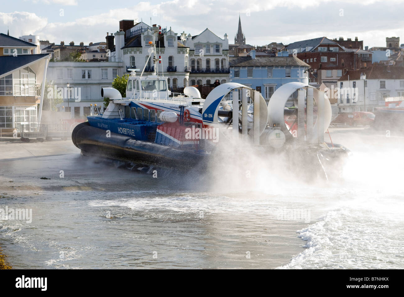 Hovercraft across the Solent to the Isle of wight Stock Photo - Alamy