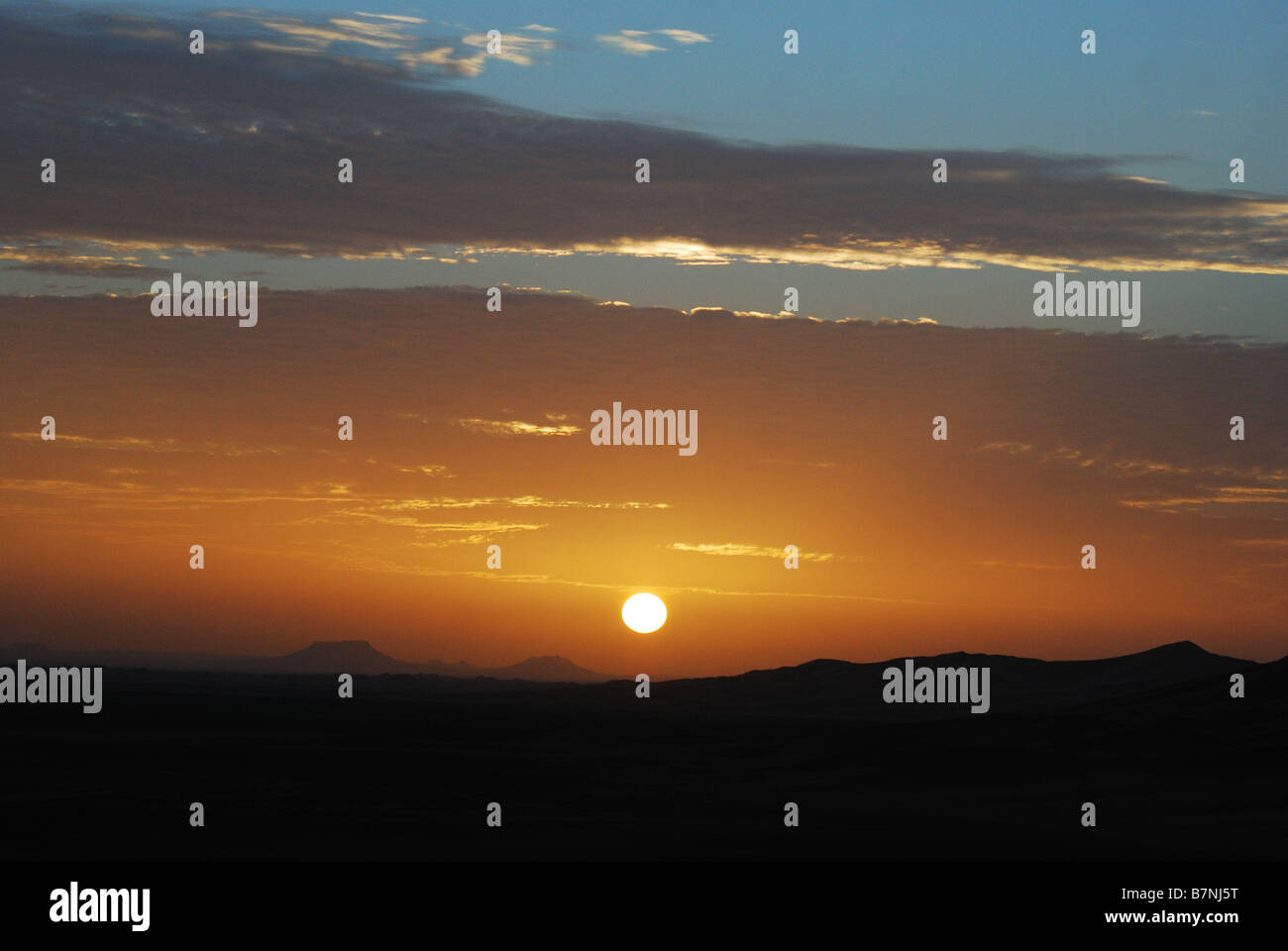 Libya, fezzan yellow sand sahara desert hi-res stock photography and ...