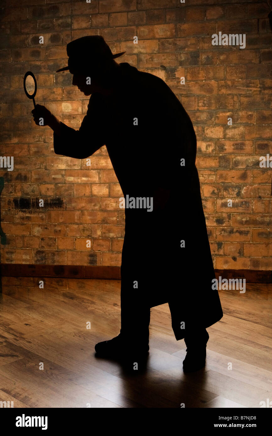 Detective looking for clues with a magnifying glass Stock Photo - Alamy Detective looking for clues with a magnifying glass Stock Photo - Alamy