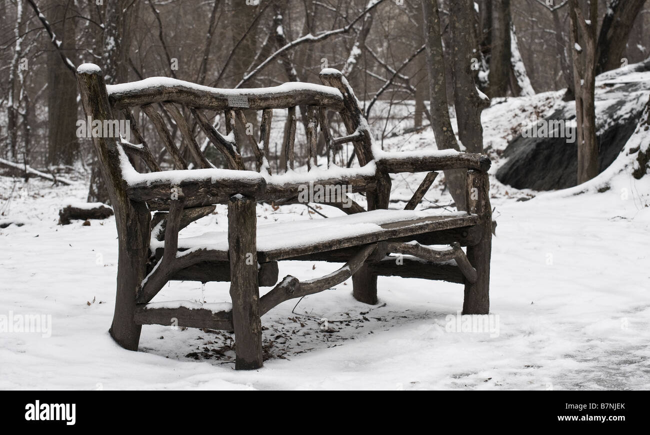 Snow covered bench in Central park, New York Stock Photo - Alamy