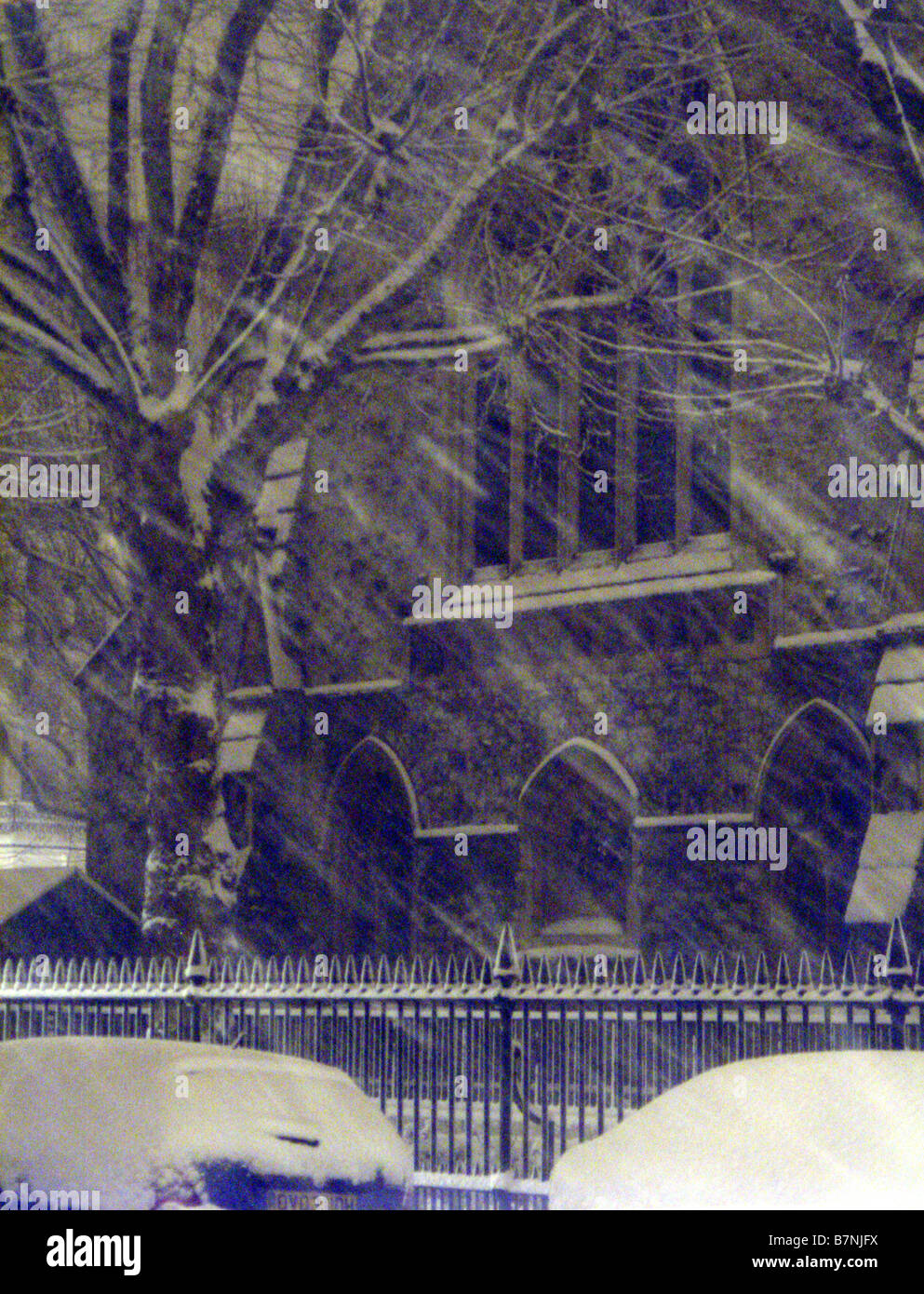 Heavy Snow in London, Midnight Feb.2 2009 Stock Photo - Alamy