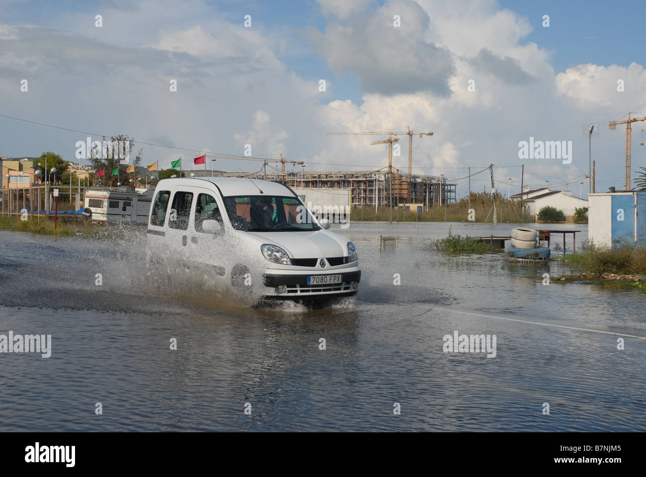 White van driving through water hi-res stock photography and images - Alamy