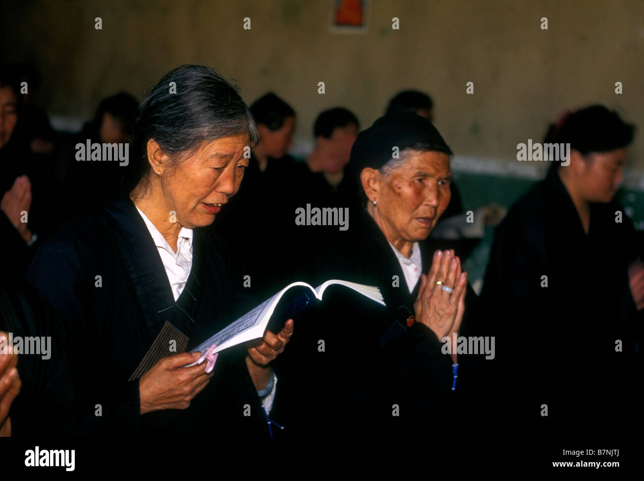 Chinese women, Chinese, women, at prayer, praying, religious service ...