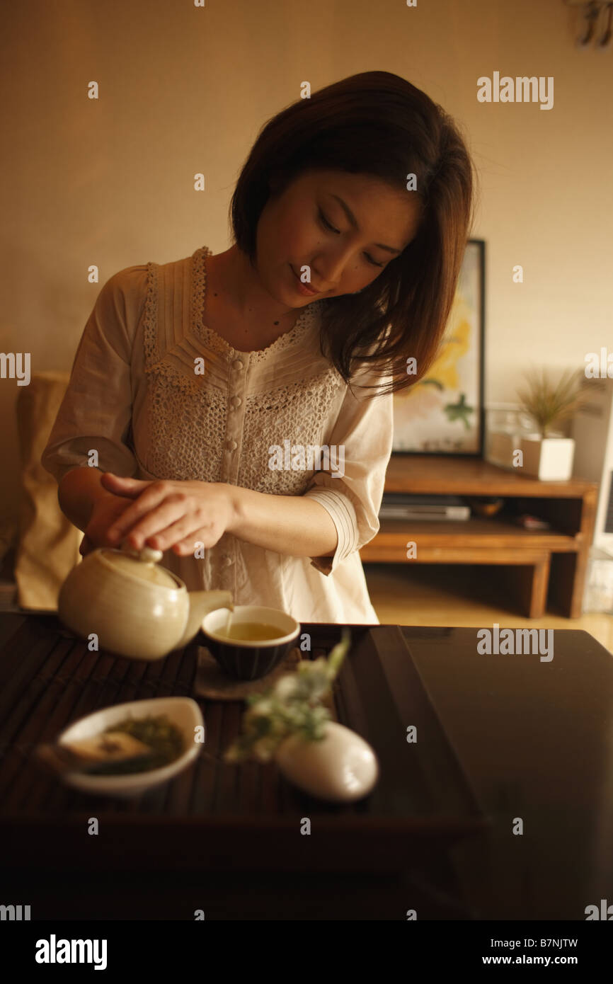 A woman making a cup of tea Stock Photo - Alamy