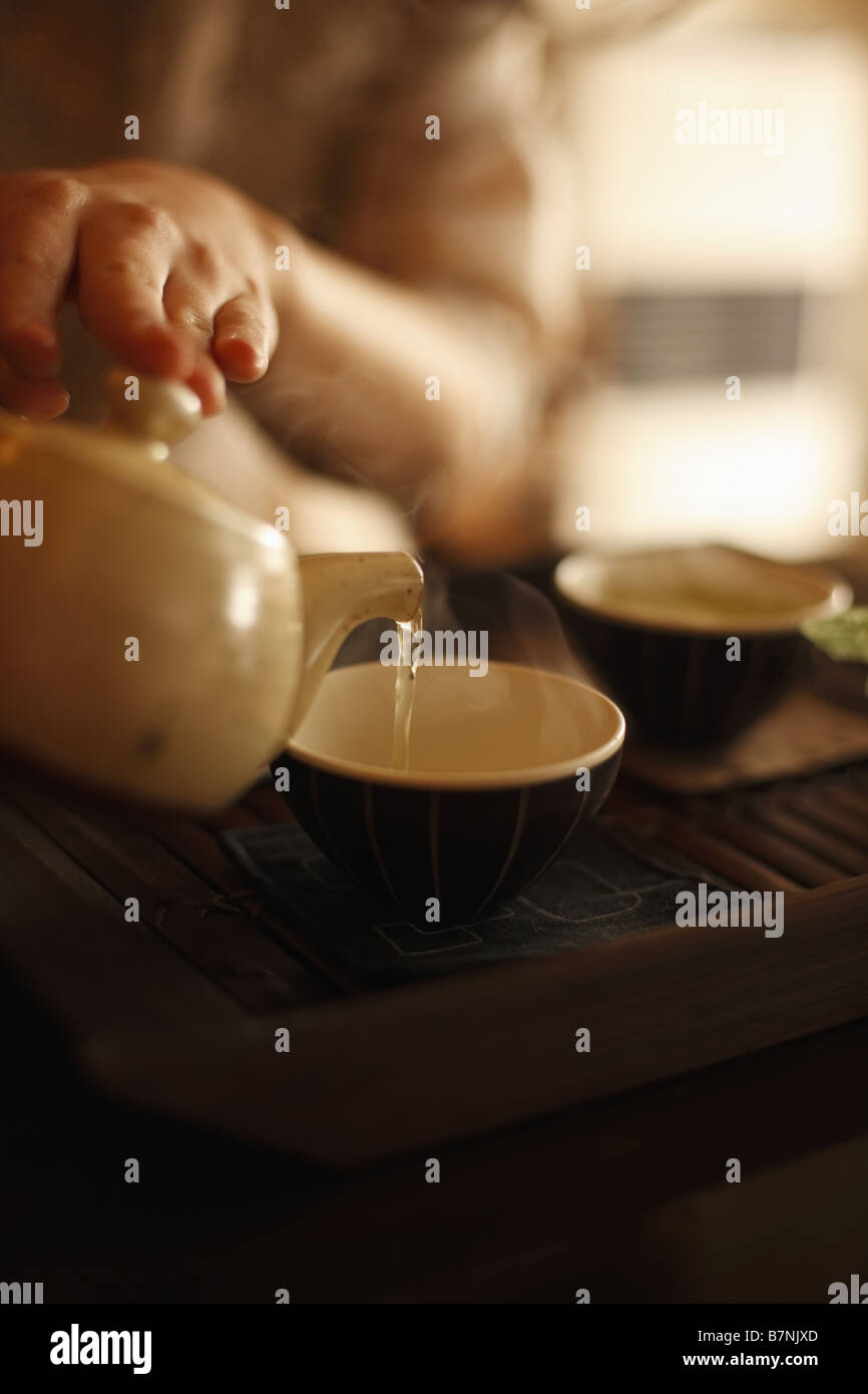 A woman making a cup of tea Stock Photo - Alamy