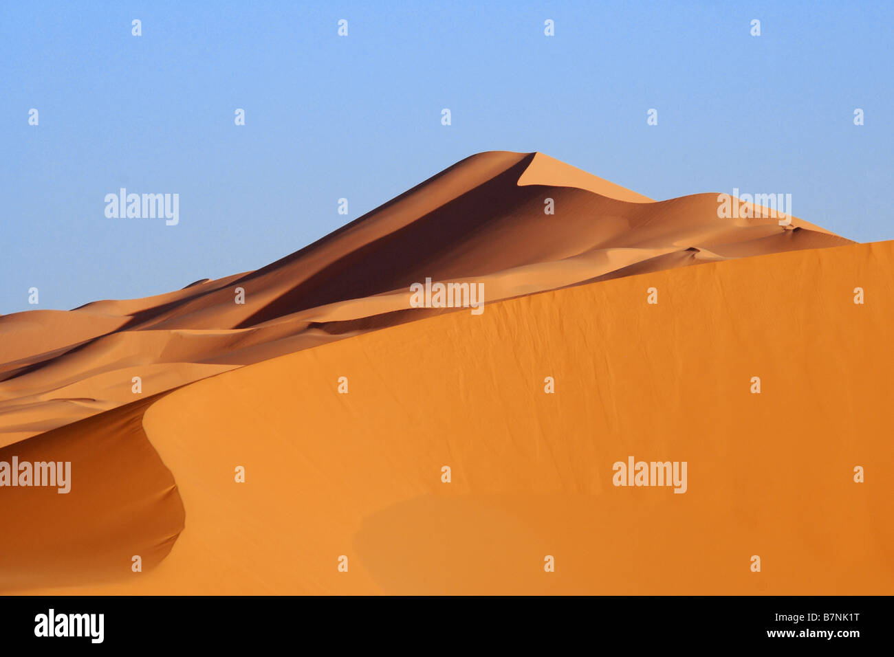 Seif dunes hi-res stock photography and images - Alamy