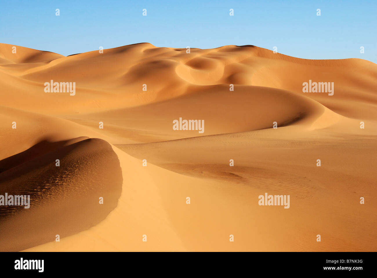 Seif dunes hi-res stock photography and images - Alamy