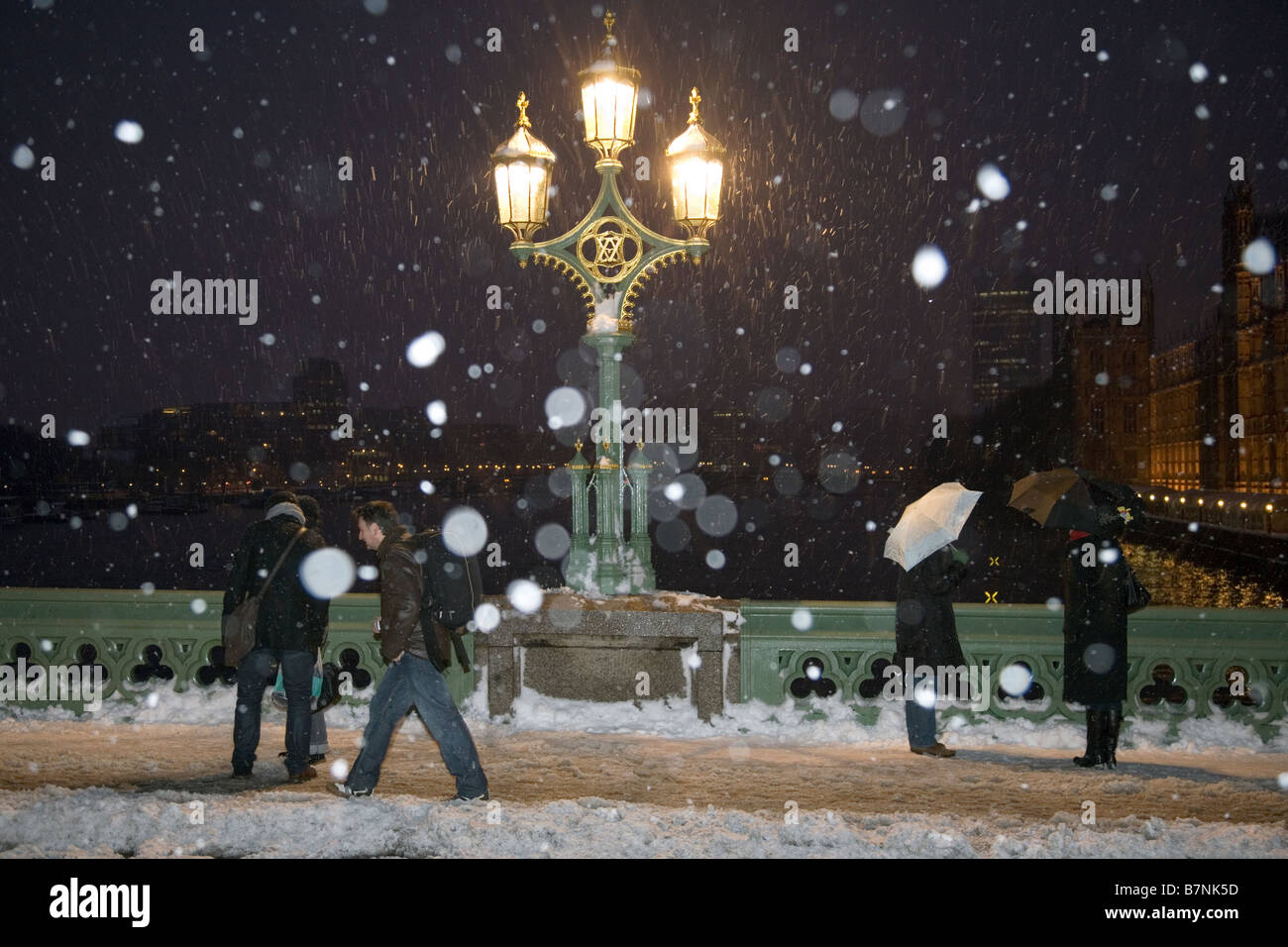 London bridge snow night hi-res stock photography and images - Alamy
