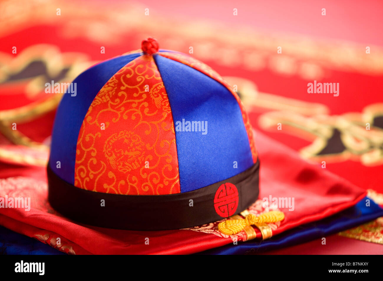 Chinese traditional cap and clothes Stock Photo - Alamy