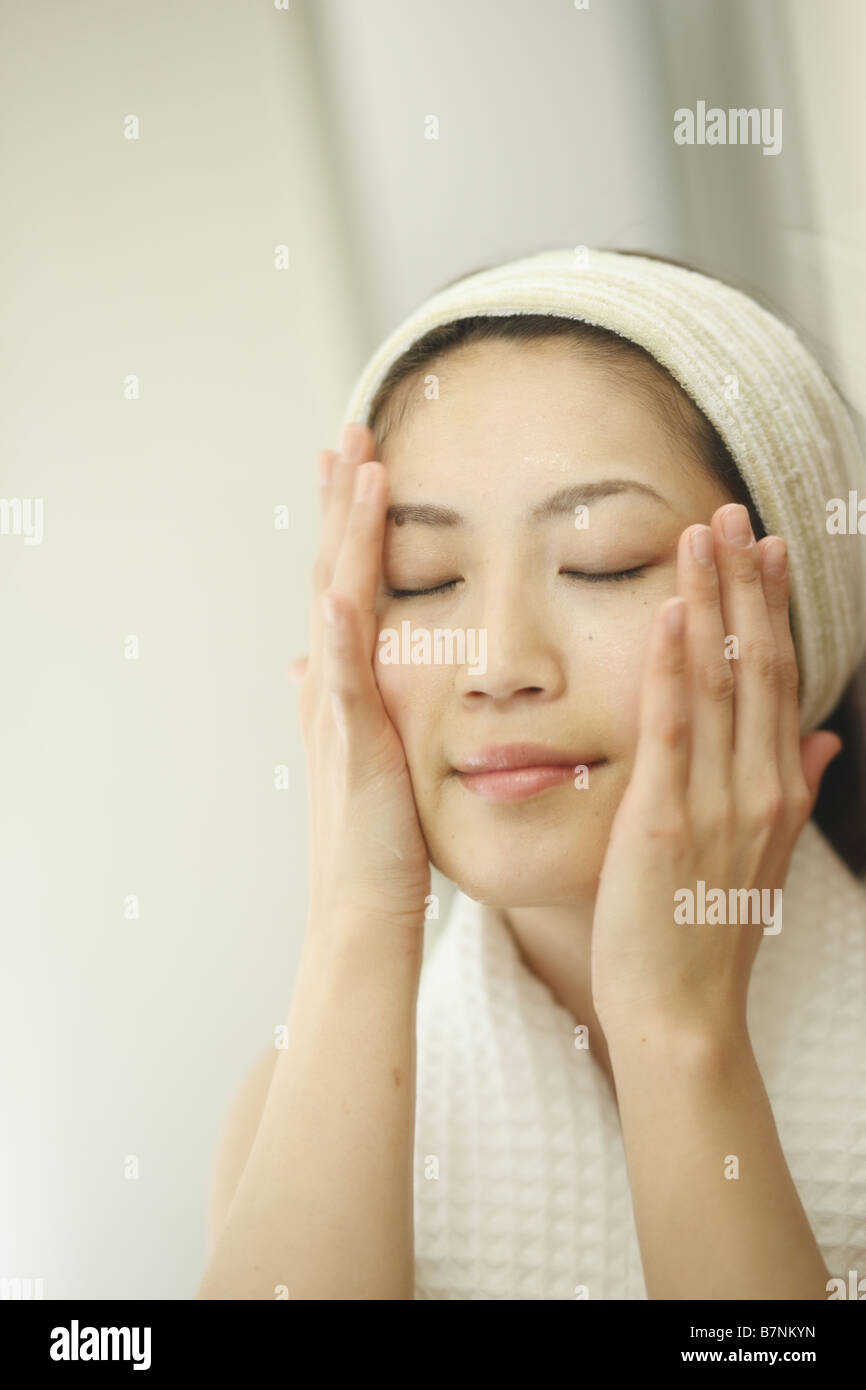 Wash ones face hi-res stock photography and images - Alamy