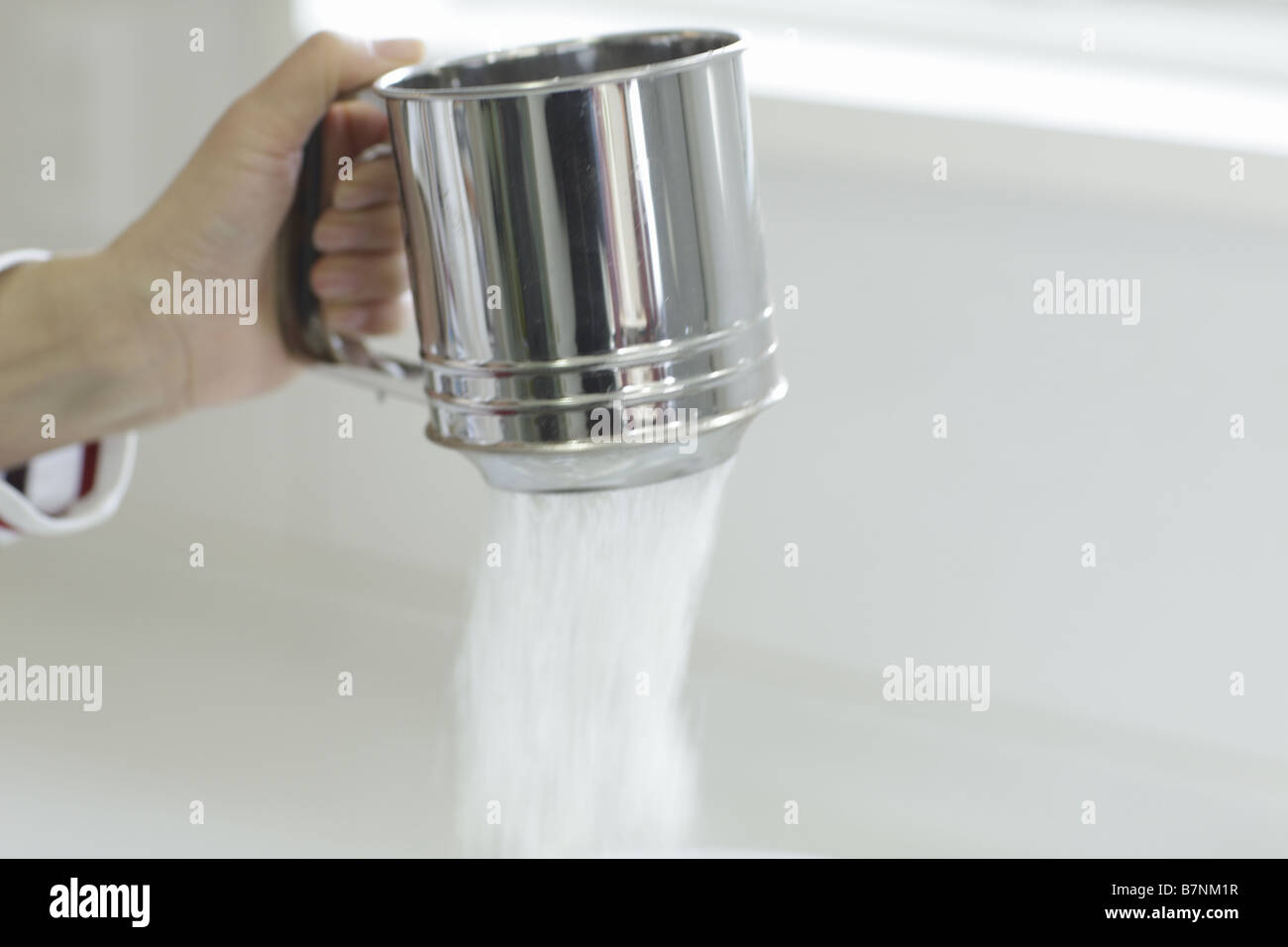 Mixing by hand hi-res stock photography and images - Alamy