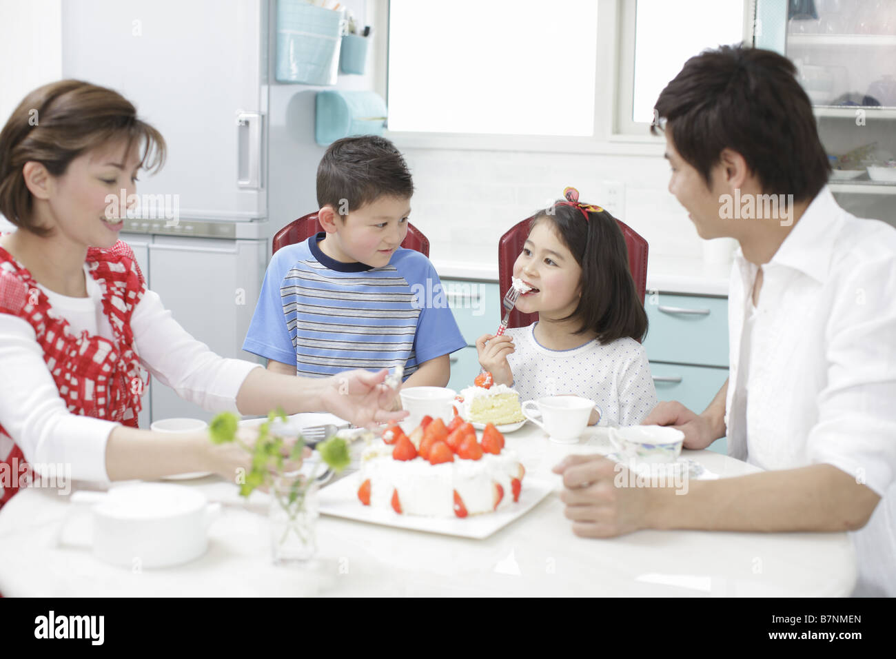 Family eating cake Stock Photo - Alamy