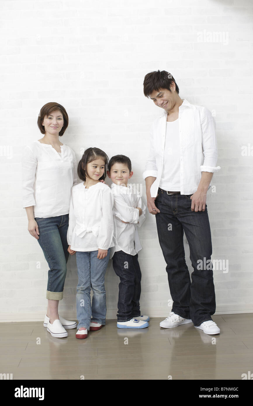 Children lining up hi-res stock photography and images - Alamy