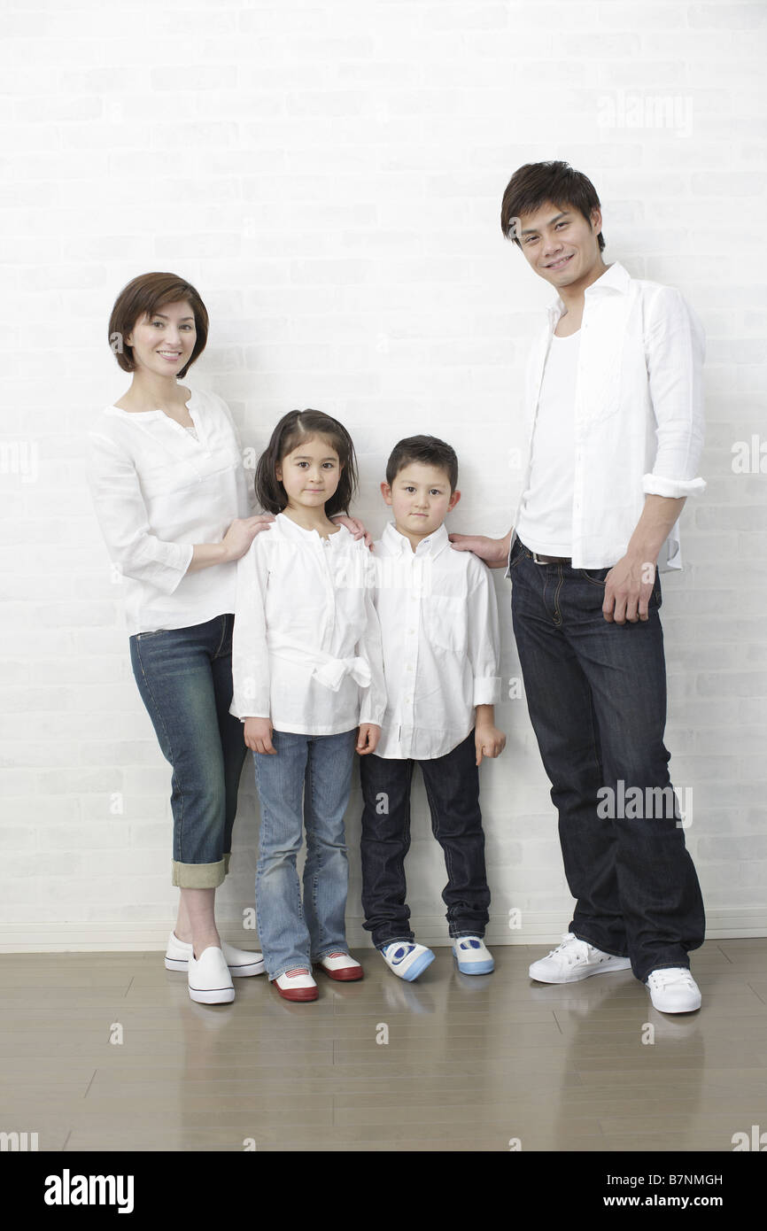 Lining vertical hi-res stock photography and images - Alamy