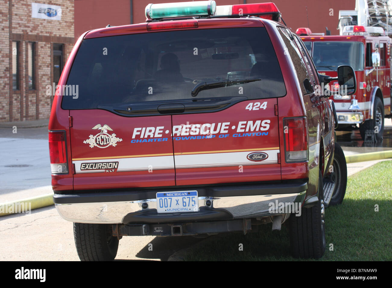 Firefighters respond to a serious industrial fire Stock Photo - Alamy