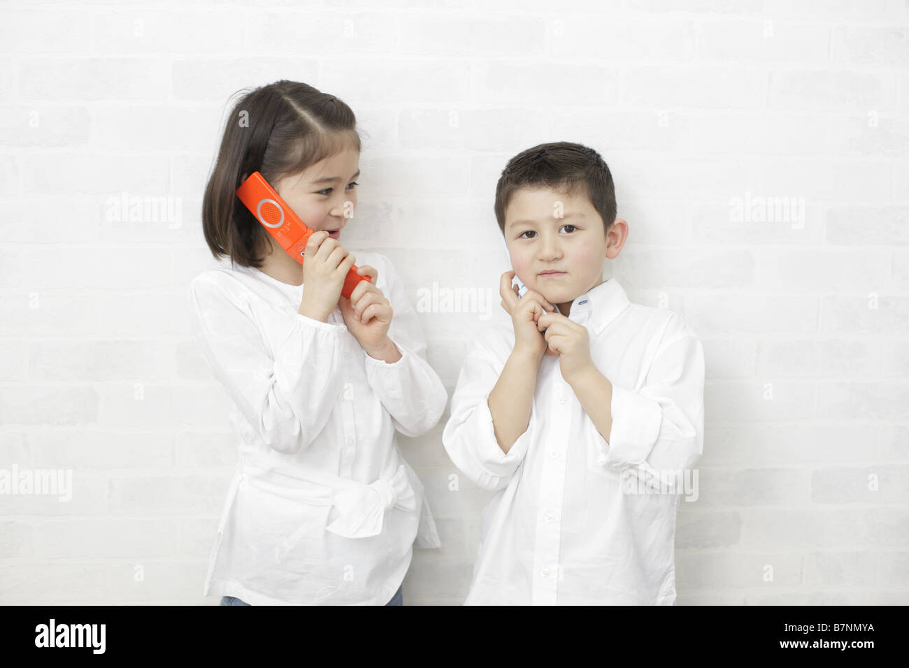 Children using mobile phones Stock Photo - Alamy