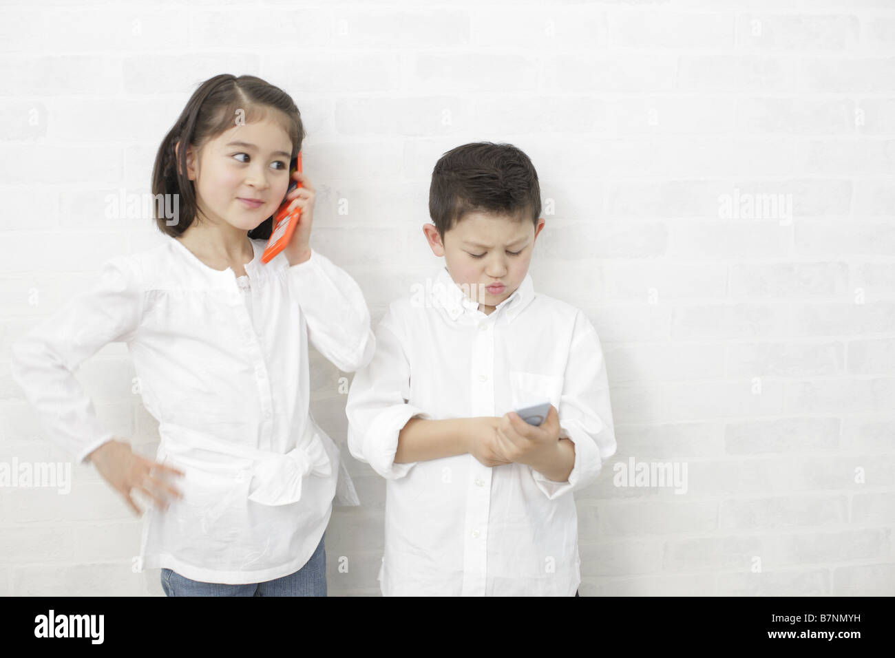 Children using mobile phones Stock Photo - Alamy