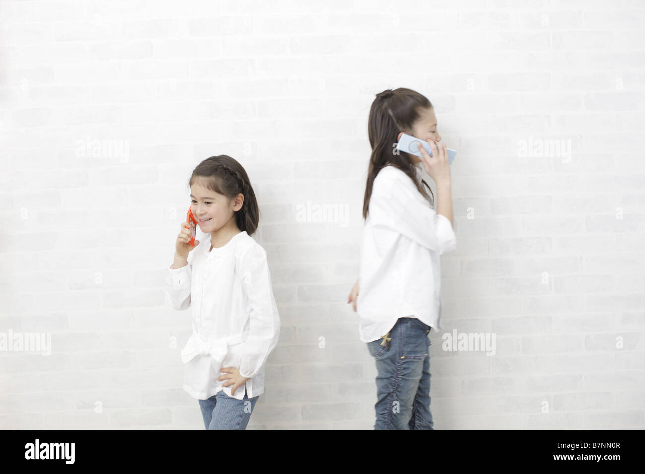 Children using mobile phones Stock Photo - Alamy