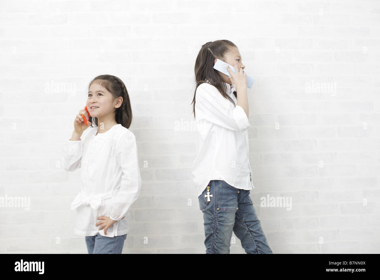 Children using mobile phones Stock Photo - Alamy