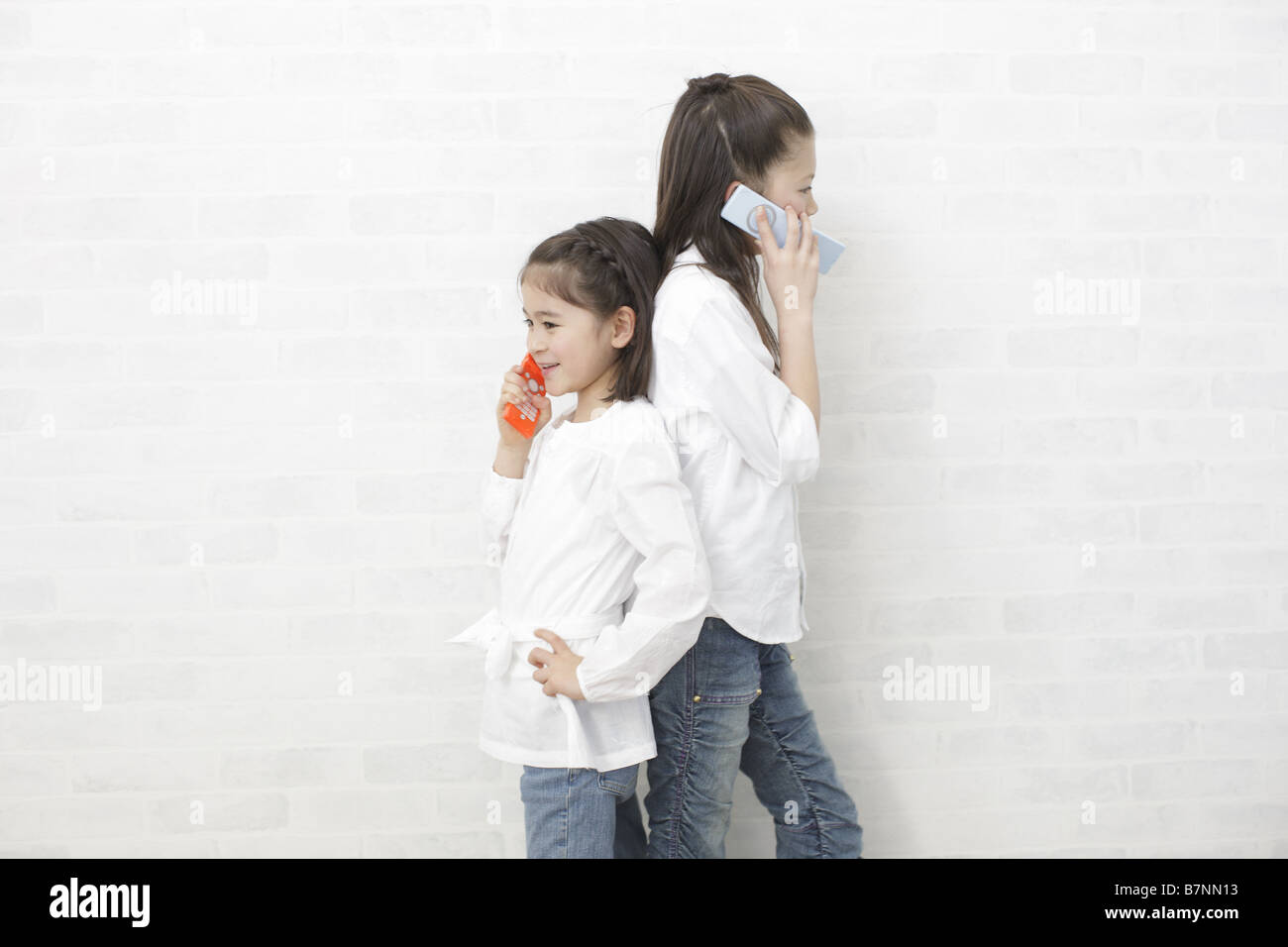 Children using mobile phones Stock Photo - Alamy