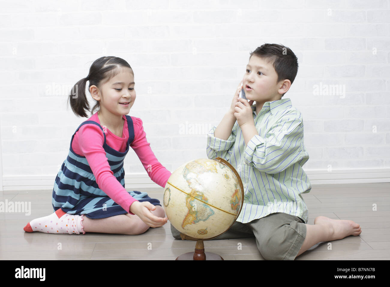 Children using mobile phone Stock Photo - Alamy