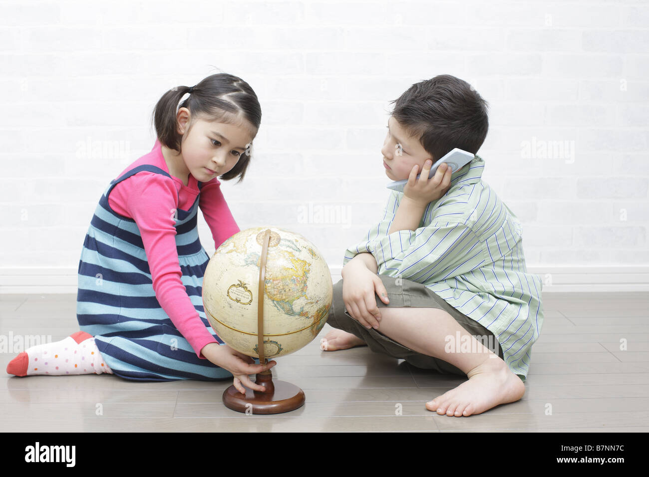 Children using mobile phone Stock Photo - Alamy