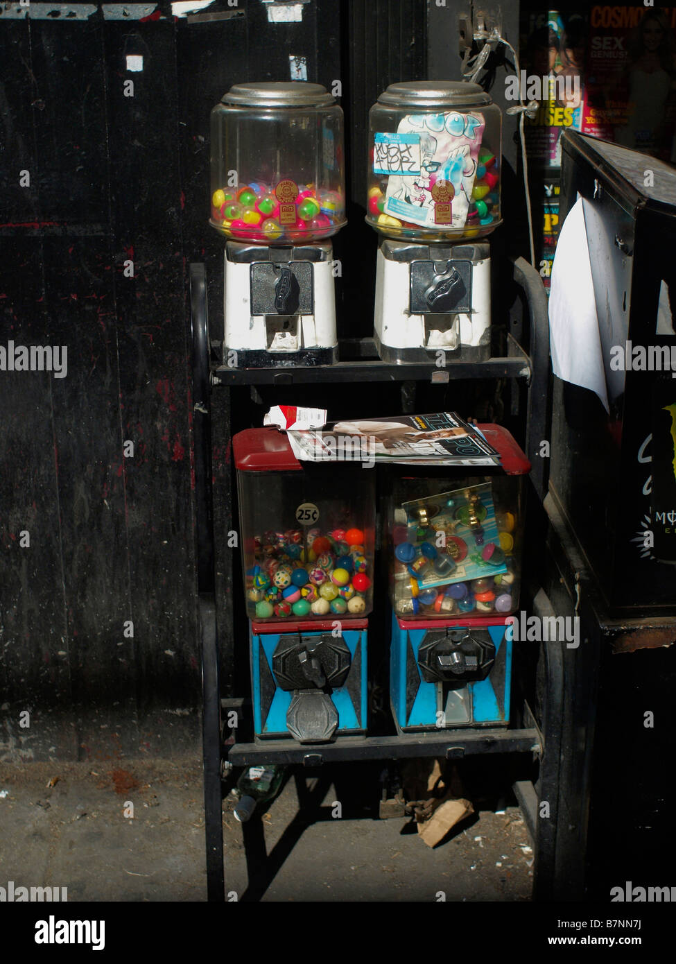 Coin operated bin hi-res stock photography and images - Alamy