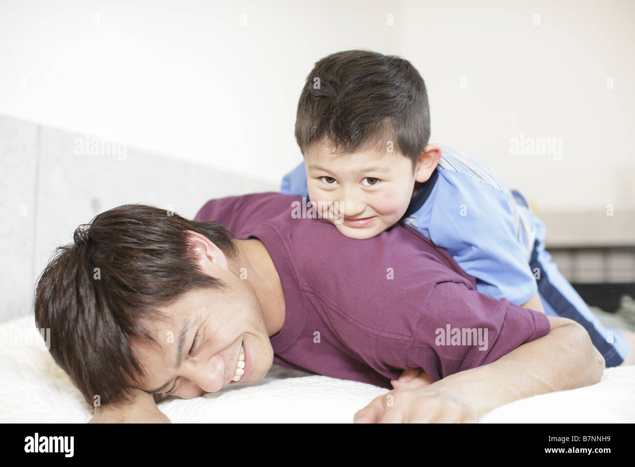 Physical contact hi-res stock photography and images - Alamy