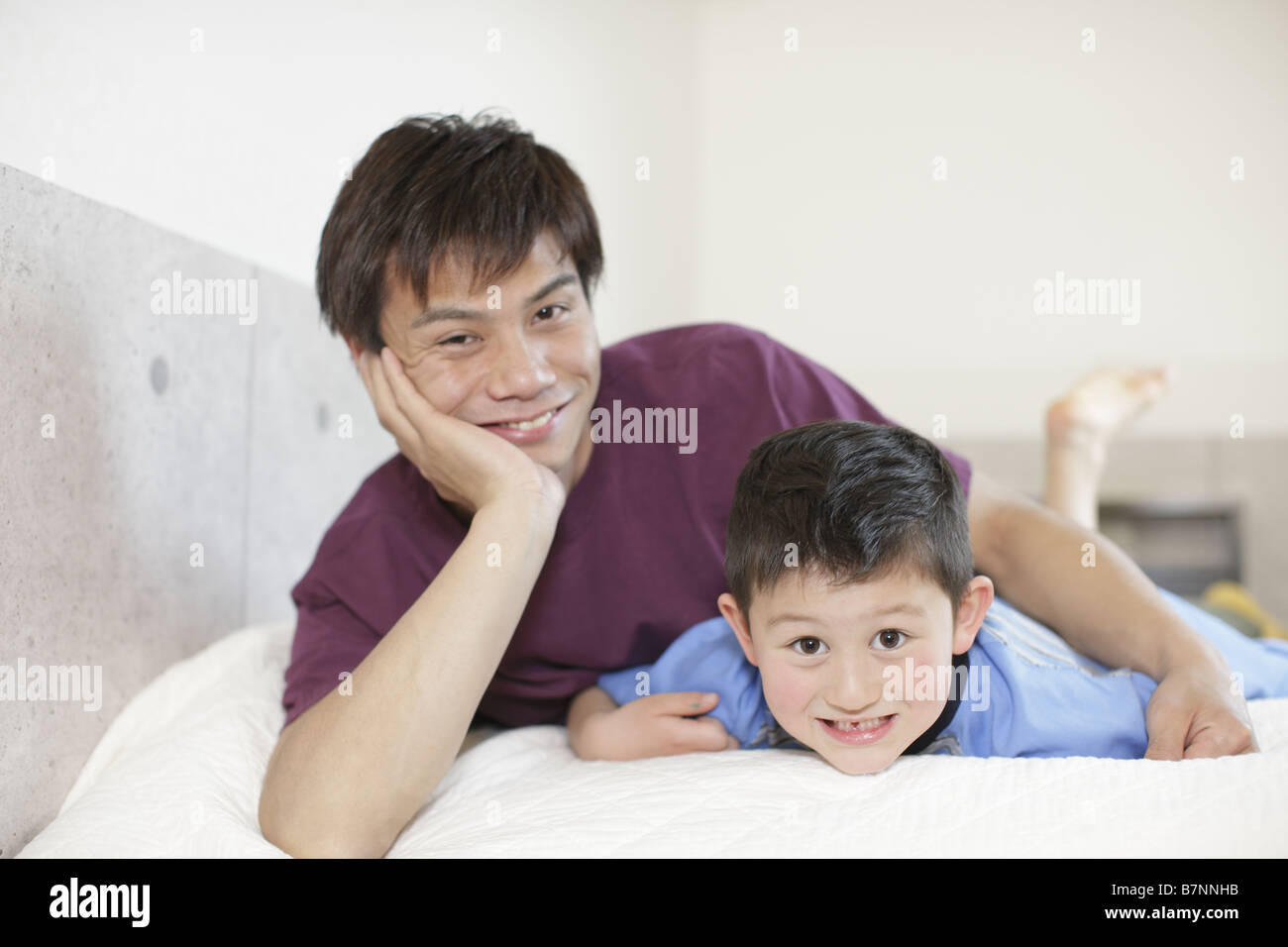 Physical contact hi-res stock photography and images - Alamy