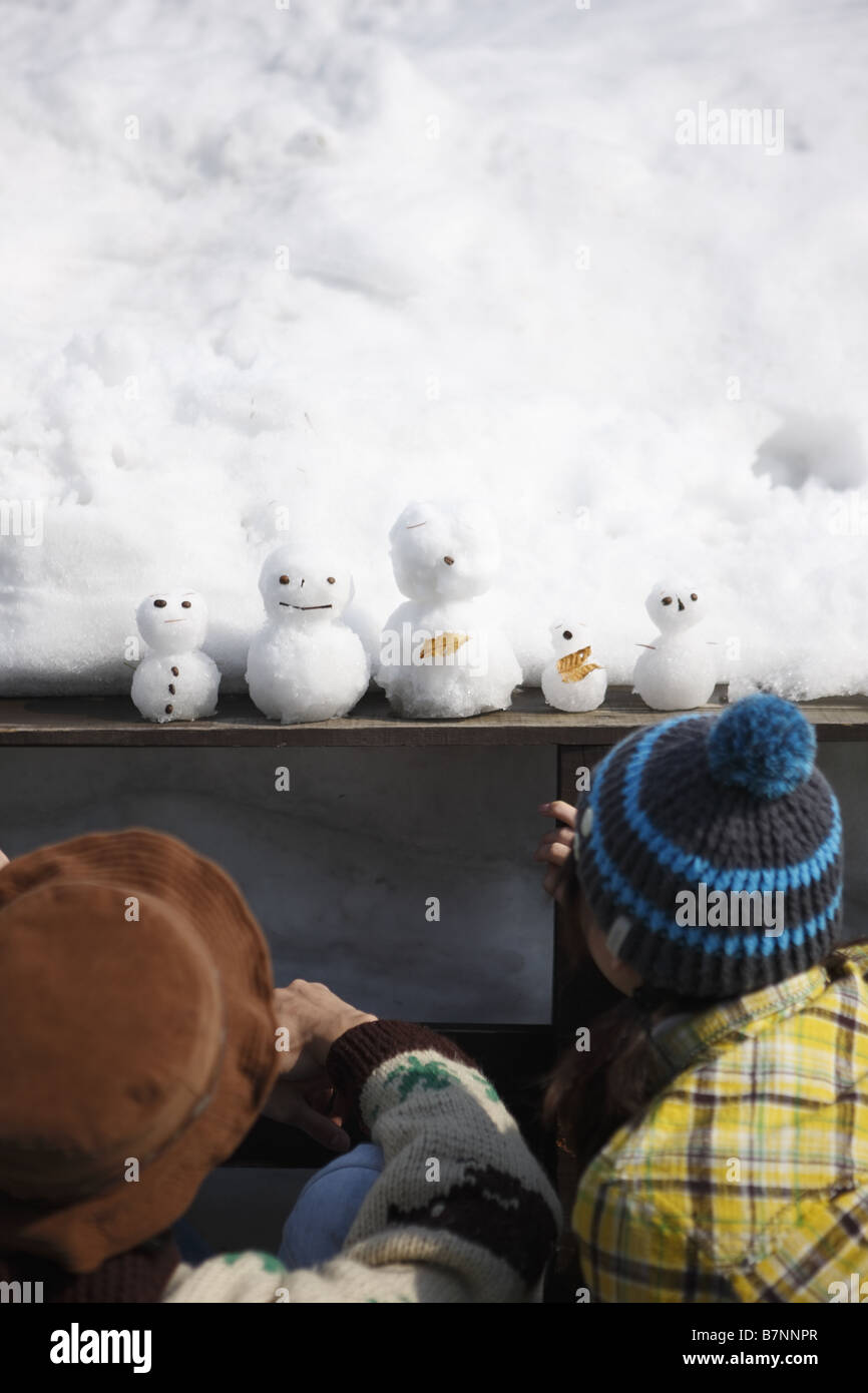 Making snowmen hi-res stock photography and images - Alamy