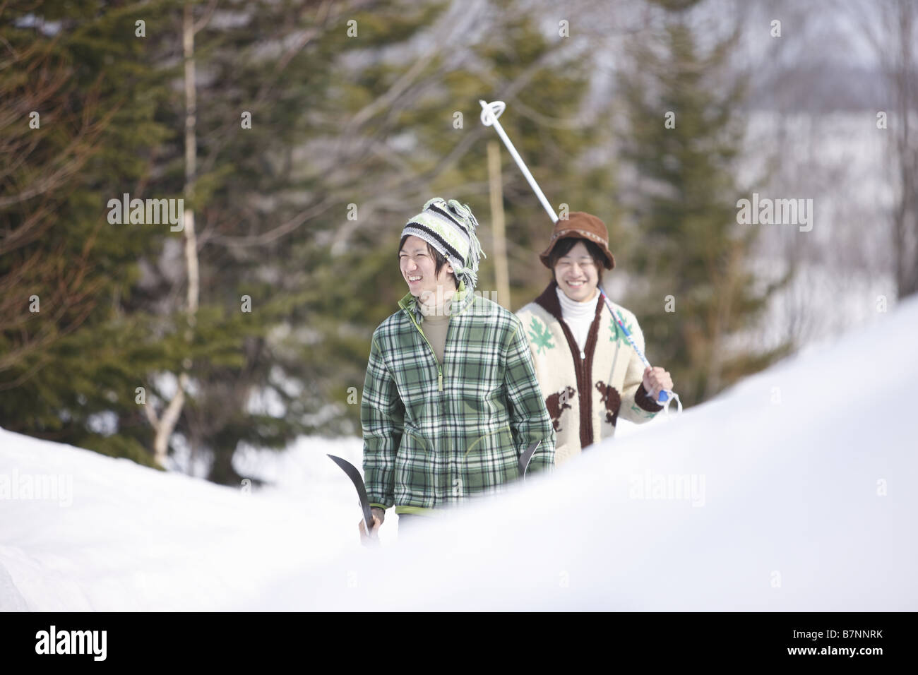 Men in snow hi-res stock photography and images - Alamy