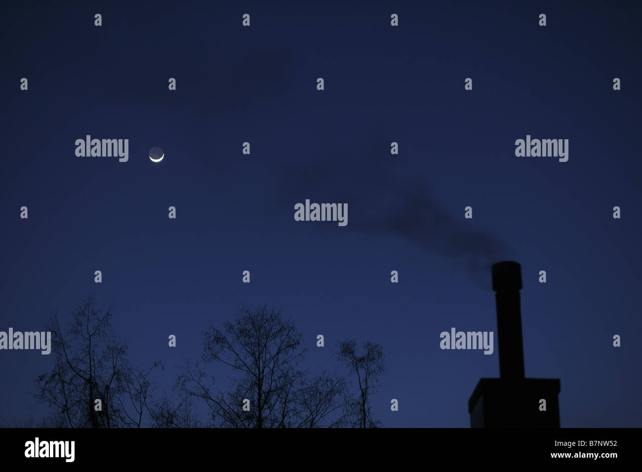 Moon in night sky new hi-res stock photography and images - Alamy
