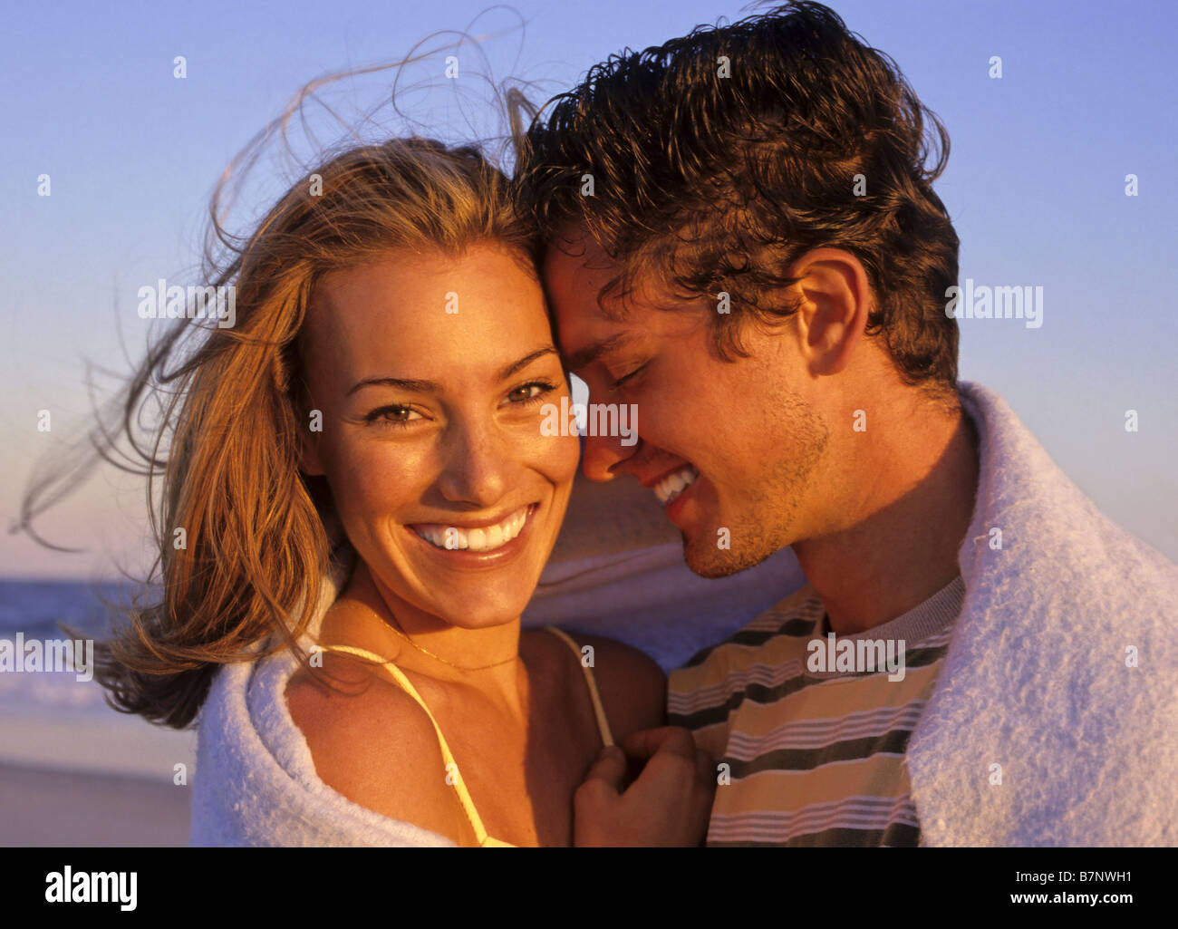Couple beach wind Stock Photo - Alamy