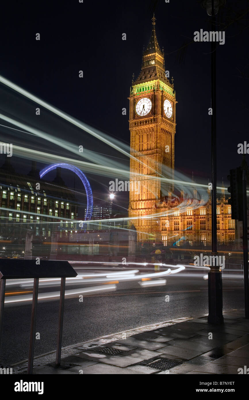 Night time view of the clock tower of the Houses of Parliament with the ...
