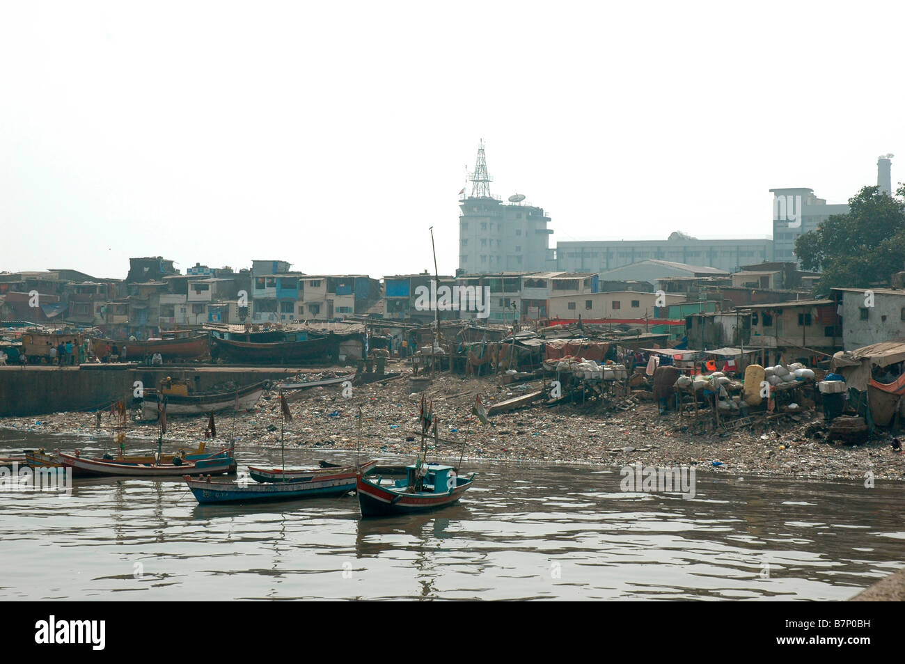 Mumbai slum colaba hi-res stock photography and images - Alamy