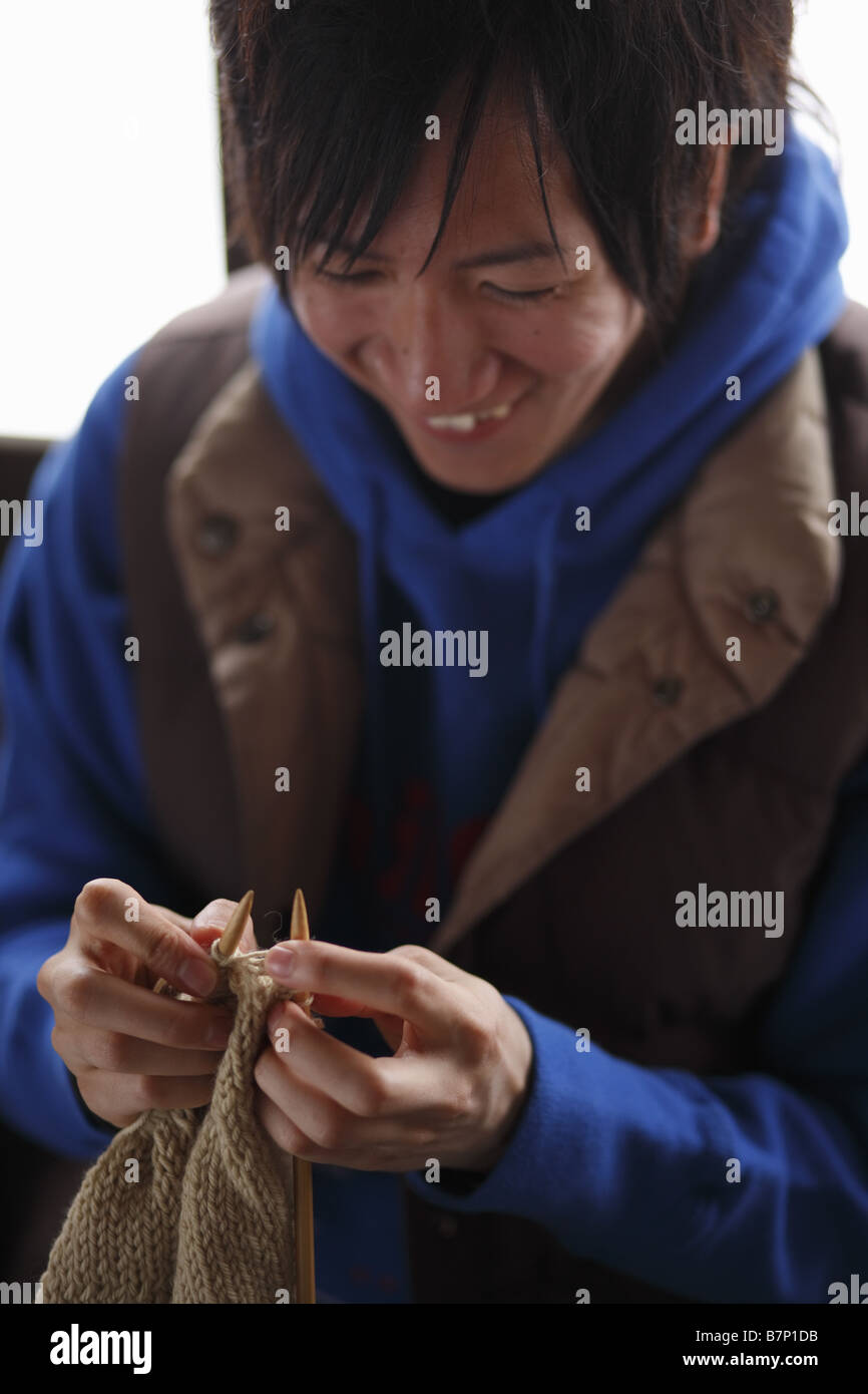 A man knitting hi-res stock photography and images - Alamy