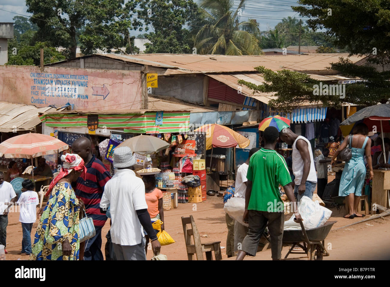 Cameroon street scene hi-res stock photography and images - Alamy