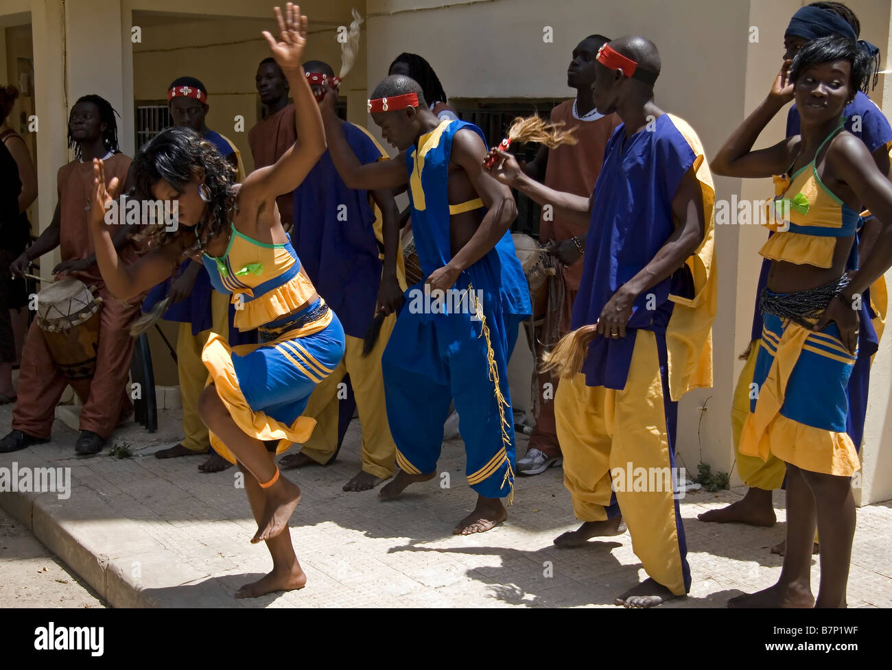 African man woman dancers perform hi-res stock photography and images ...