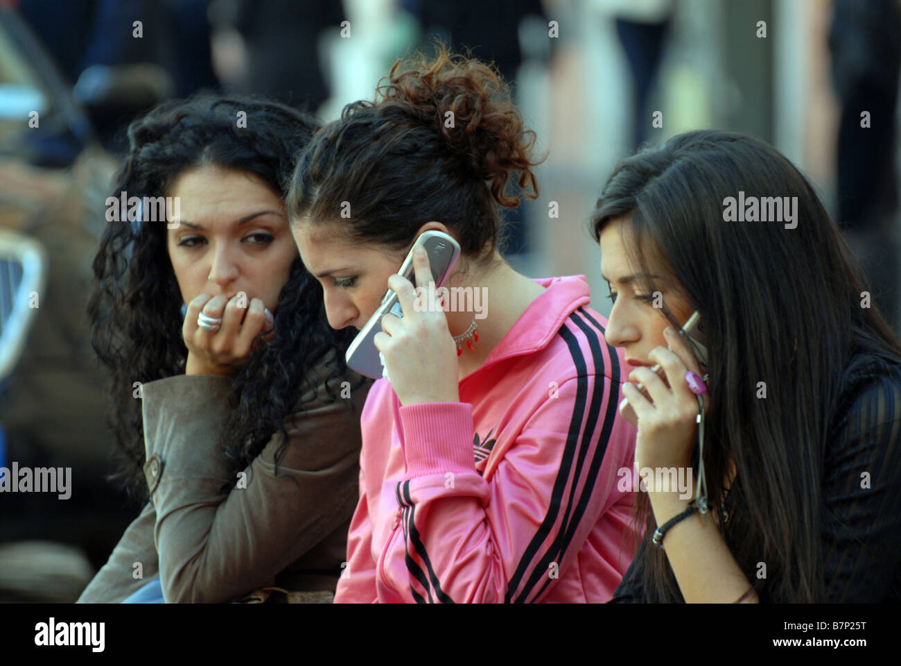 Talking mobile phone rome hi-res stock photography and images - Alamy