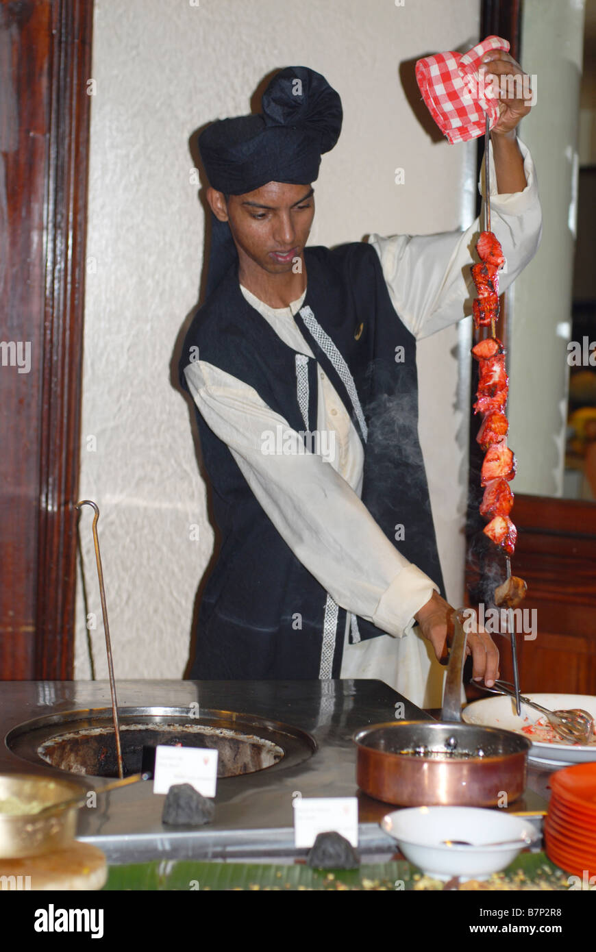 Indian cook preparing chicken for cooking in a Tandoor Stock Photo - Alamy