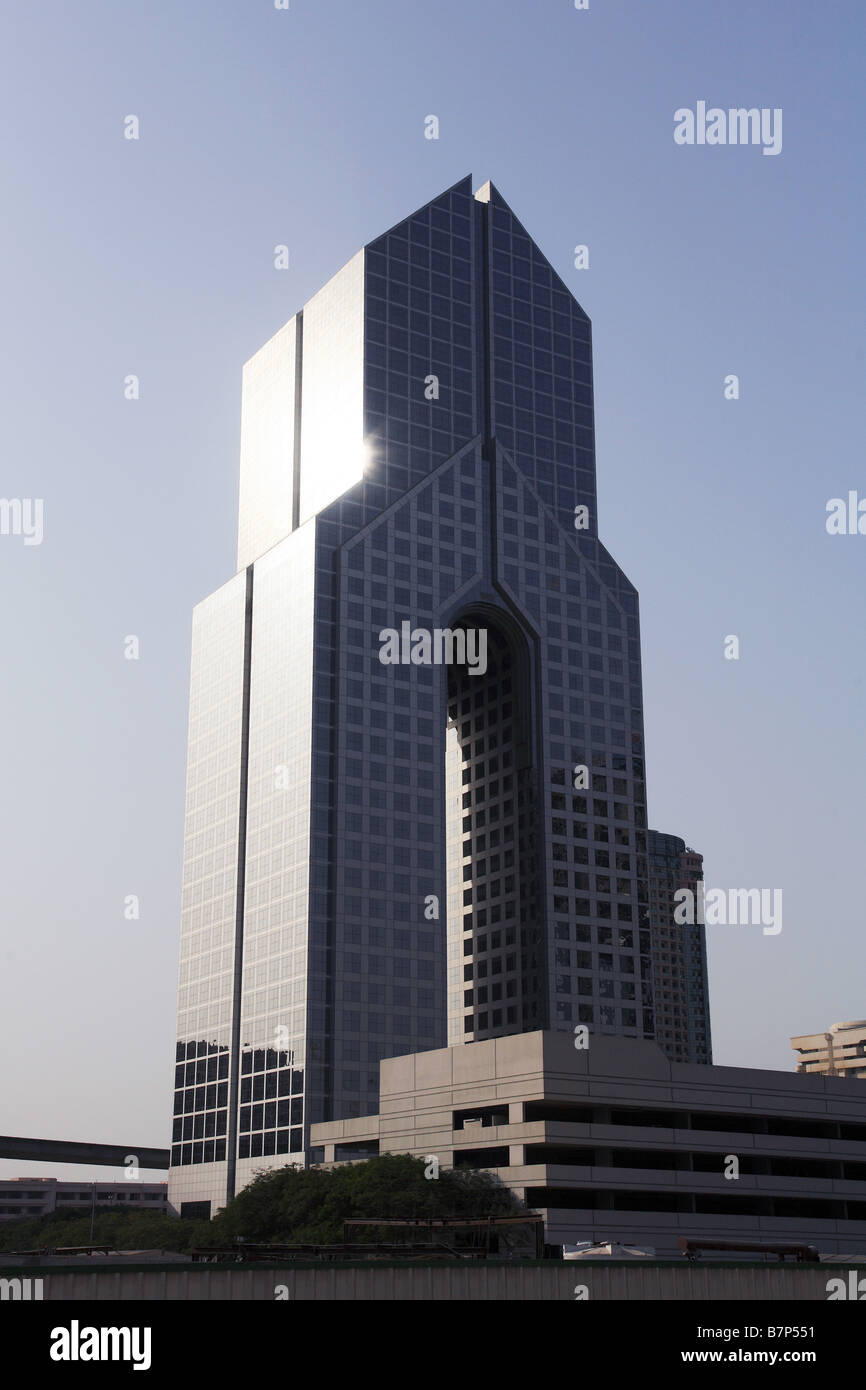 Dubai modern skyscraper Stock Photo - Alamy